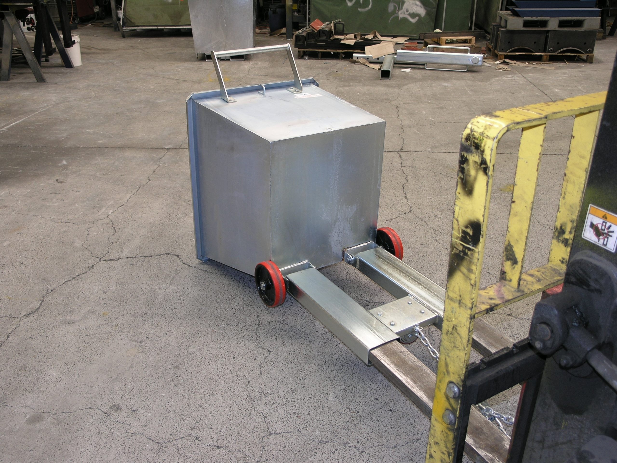 350kg Low Profile Dump Hopper Forklift Attachment Metal Self Dumping ...